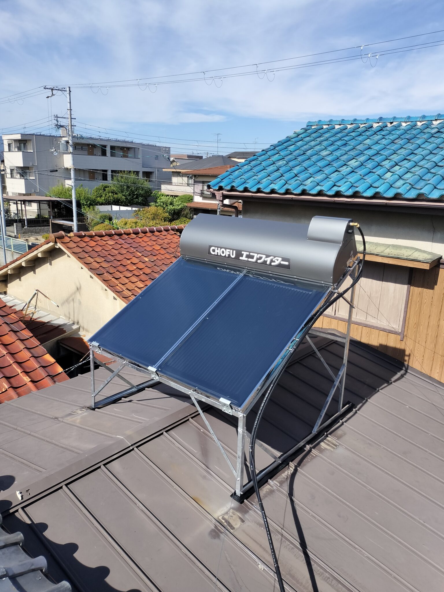 2024.10.25 尼崎市 長府製作所エコワイターSW1-233、東西架台KN-4取り付け | 有限会社関西ソーラーサービス